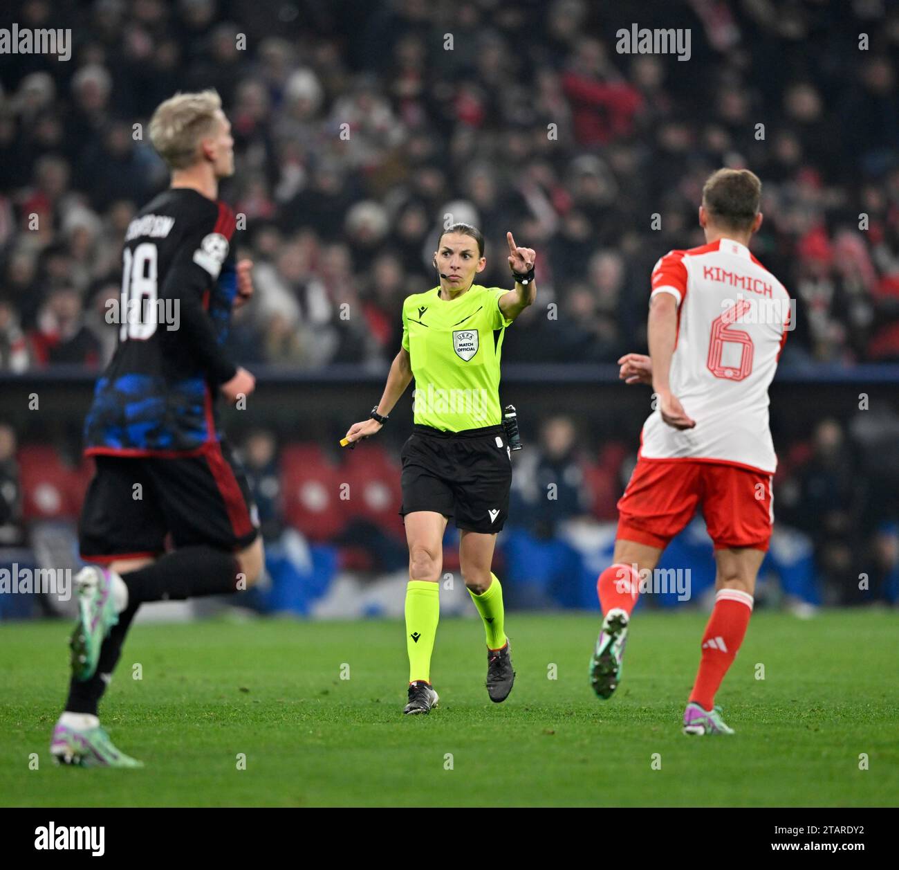 Referee Referee Stephanie Frappart Gesture Gesture Joshua Kimmich FC ...