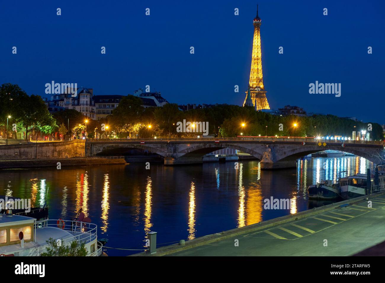 Night view on the Seine river, Paris Stock Photo - Alamy
