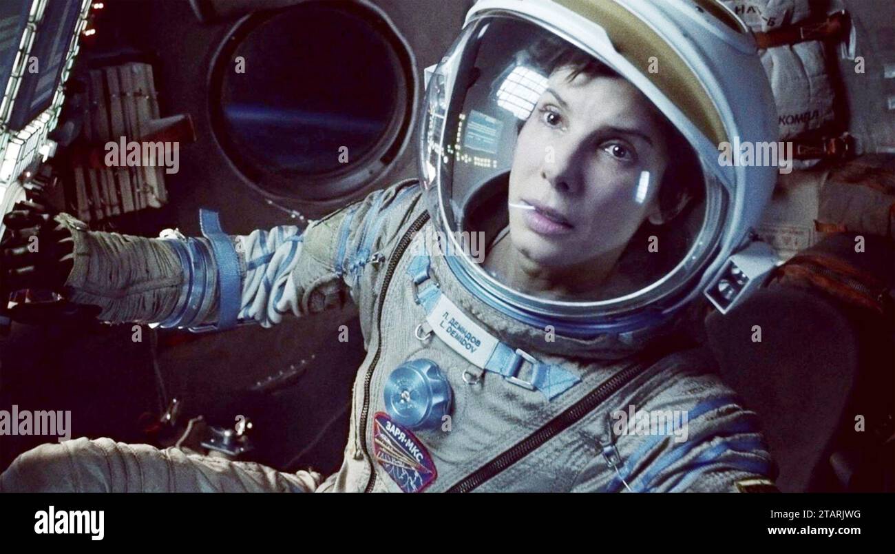 Sandra bullock gravity 2013 hi-res stock photography and images - Alamy