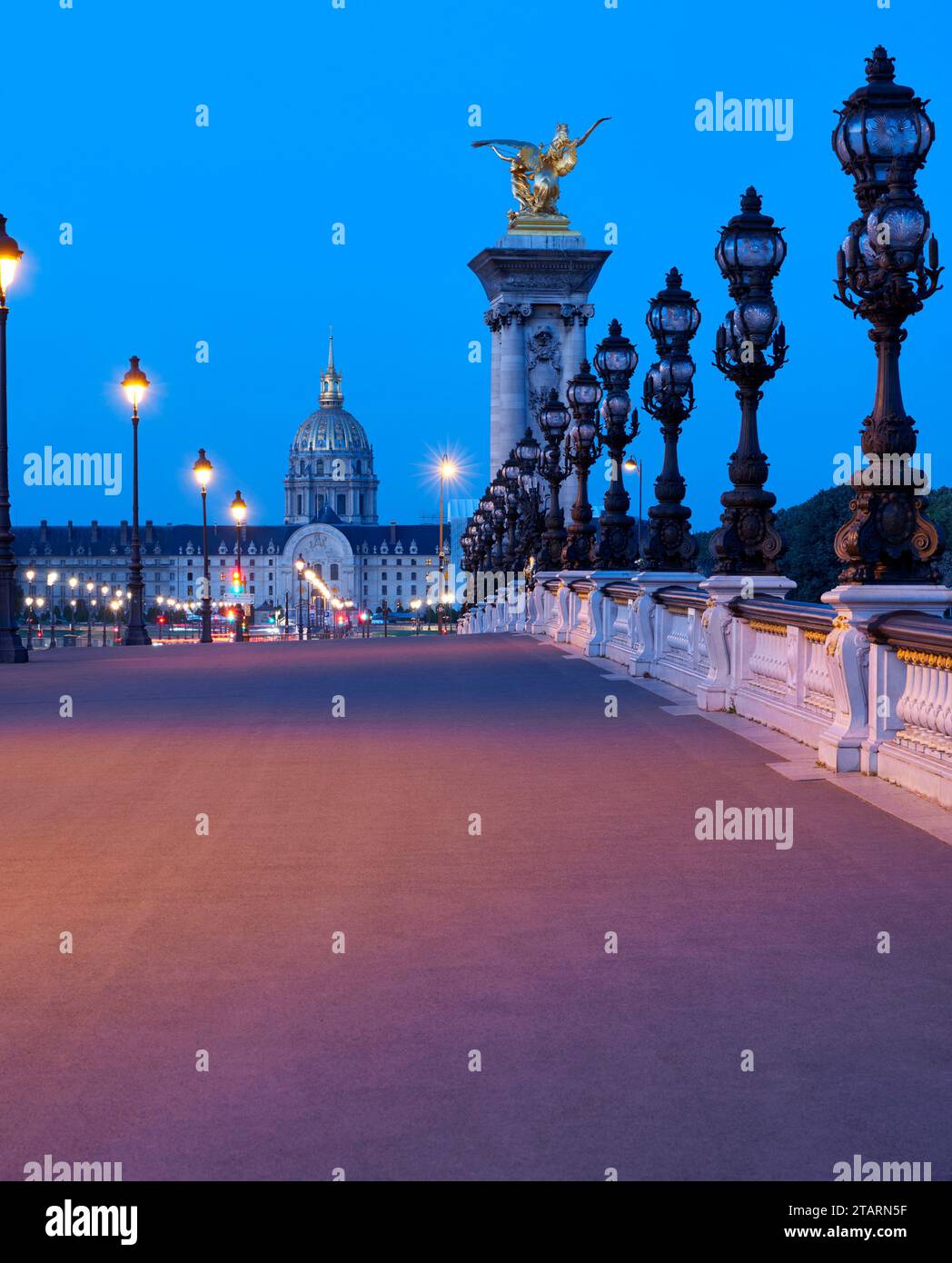 Balustrade pont alexander iii hi-res stock photography and images - Alamy
