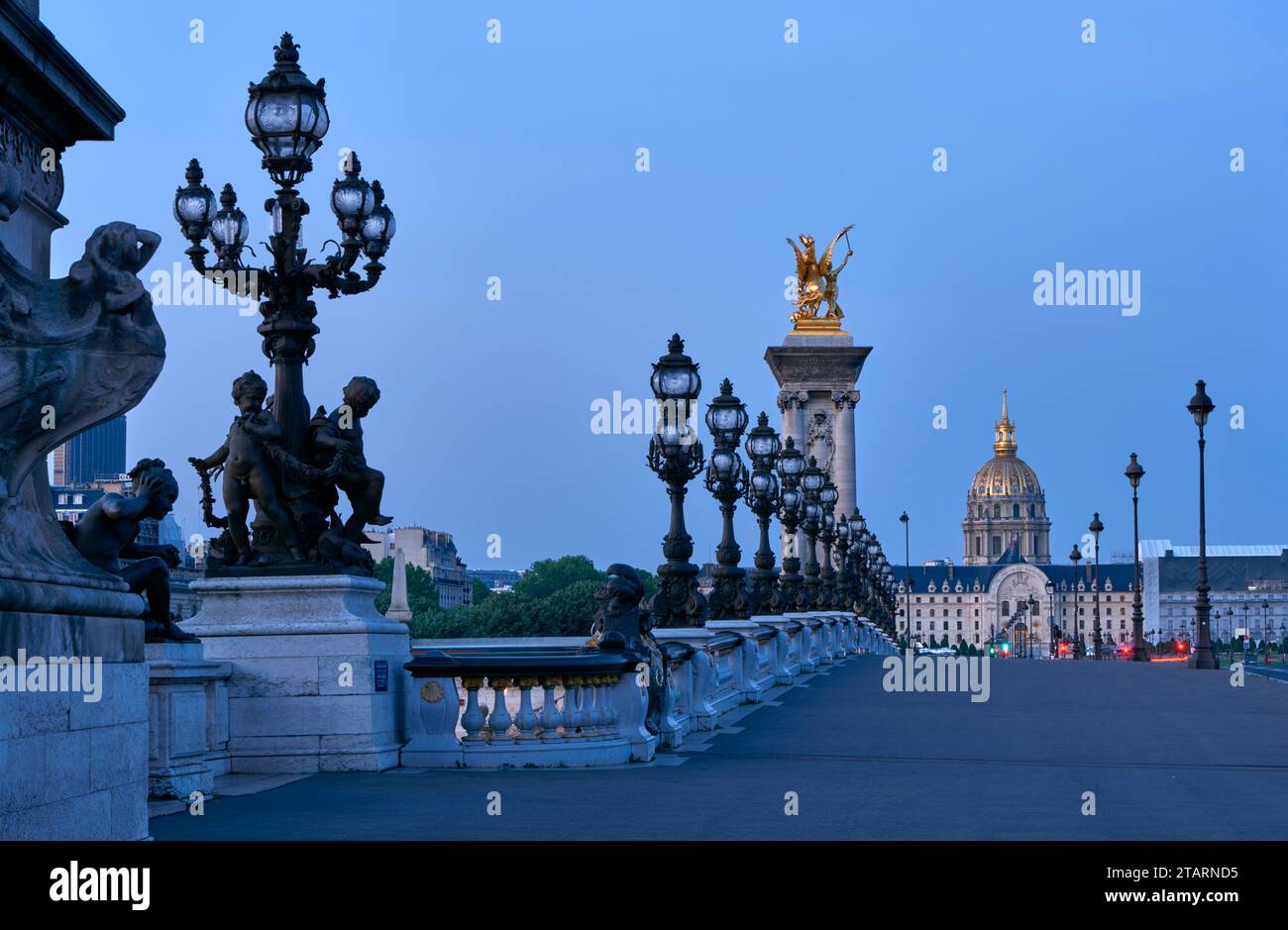 Balustrade pont alexander iii hi-res stock photography and images - Alamy