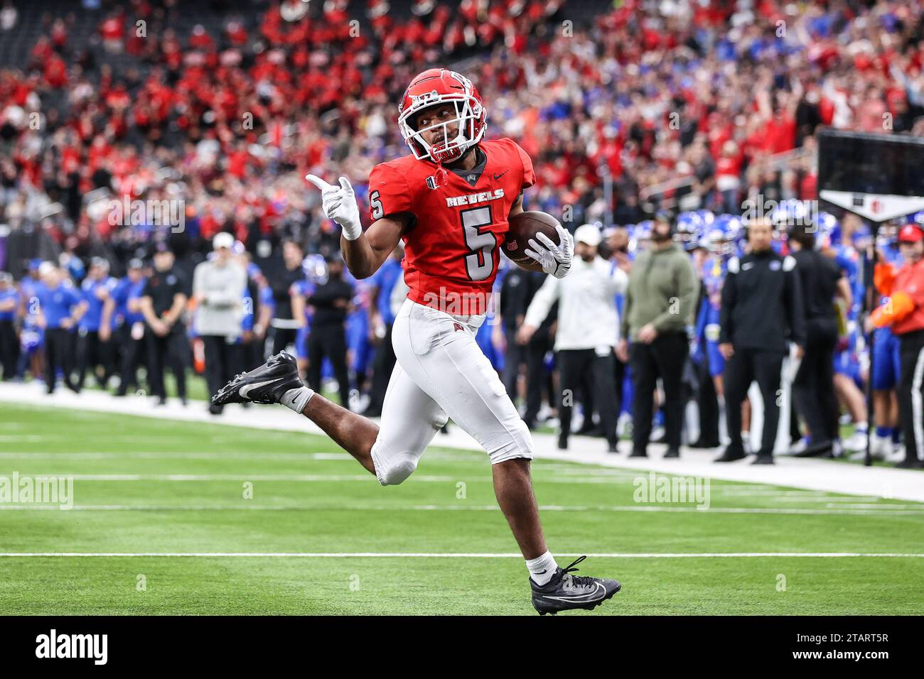 December 02, 2023: UNLV Rebels running back Vincent Davis Jr. (5 ...