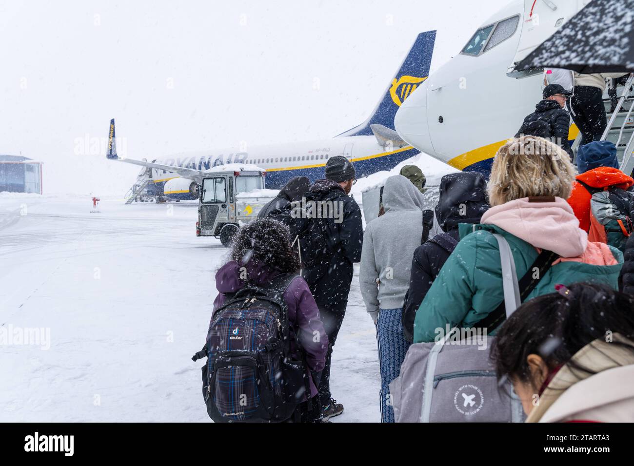 Startbahn steigen hi-res stock photography and images - Alamy