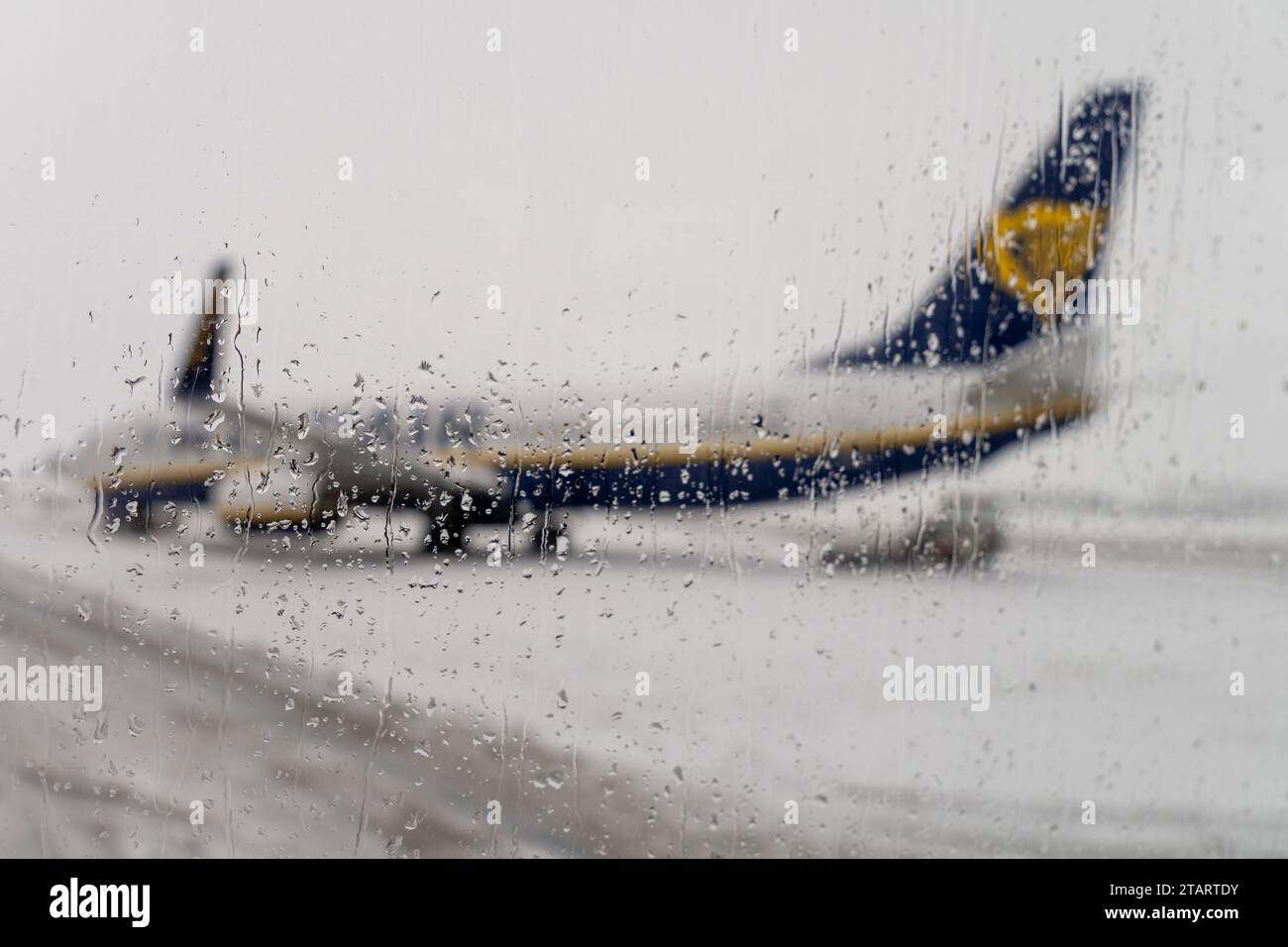 Flugzeug flughafen start und landebahn flugzeug hi-res stock ...
