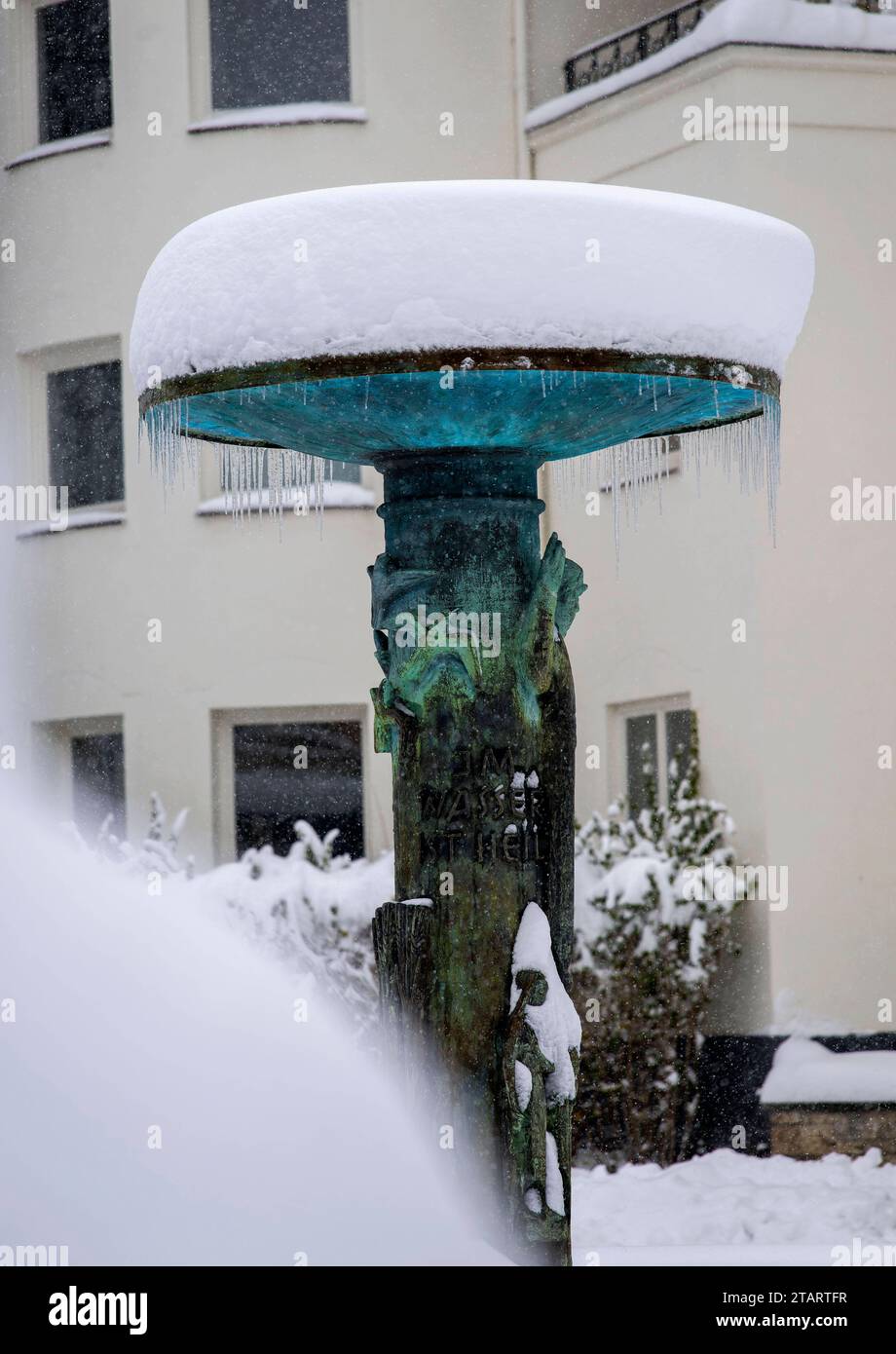 Massiver brunnen hi-res stock photography and images - Alamy