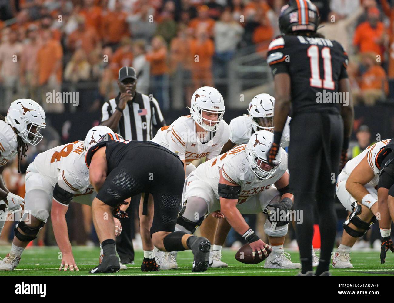 Arlington, Texas, USA. 2nd Dec, 2023. Texas Longhorns quarterback Arch ...