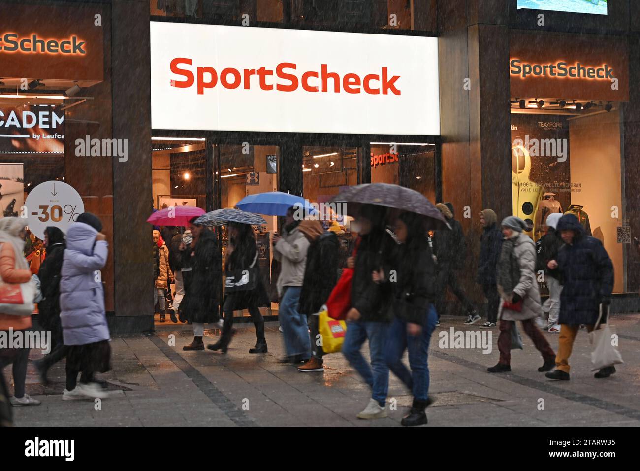 Sportscheck logo hi-res stock photography and images - Alamy