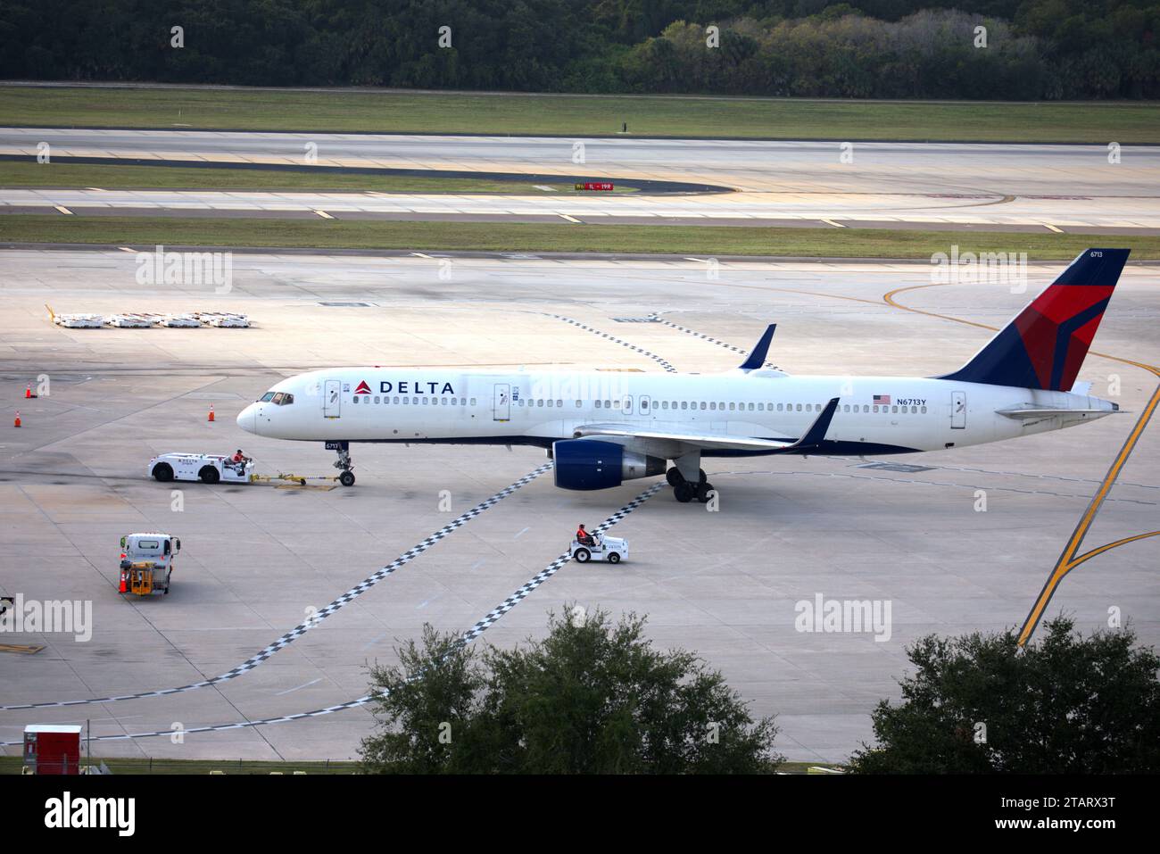 Delta commercial flight hi-res stock photography and images - Alamy