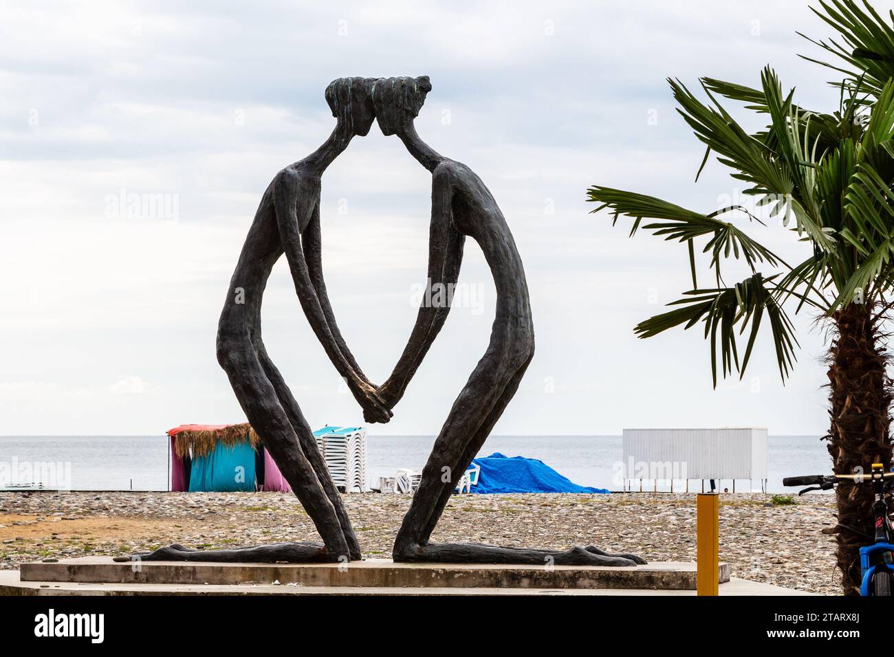Modern sculpture on promenade hi-res stock photography and images - Alamy