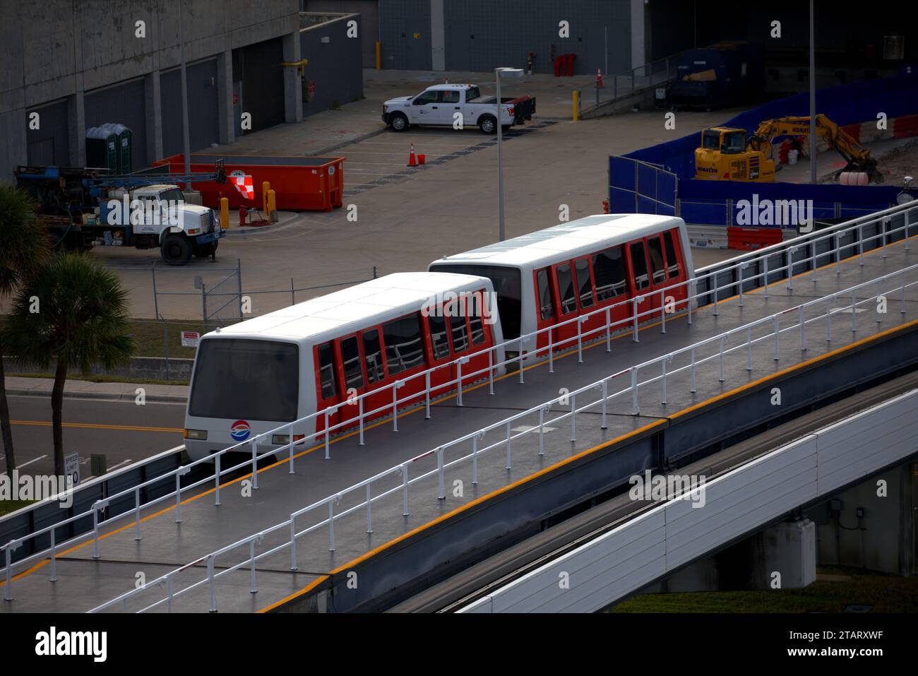 monorail at the tampa international airport Stock Photo - Alamy