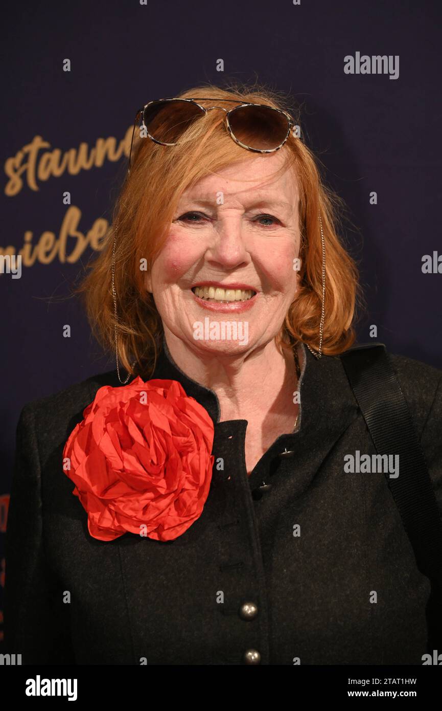 Schauspielerin Marianne Rogee kommt zur Premiere des 8. Kölner Weihnachtscircus *** Actress ...