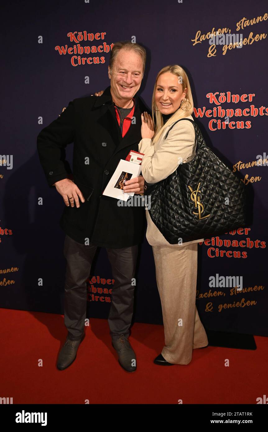 Komiker Tom Gerhardt und Schauspielerin Janine Kunze kommt zur Premiere ...