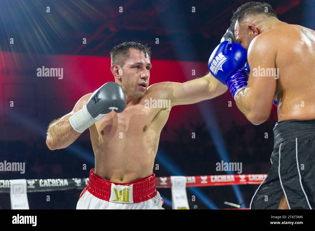 Ludwigsburg, Deutschland. 02nd Dec, 2023. Felix Sturm, li. vs. Suekrue ...