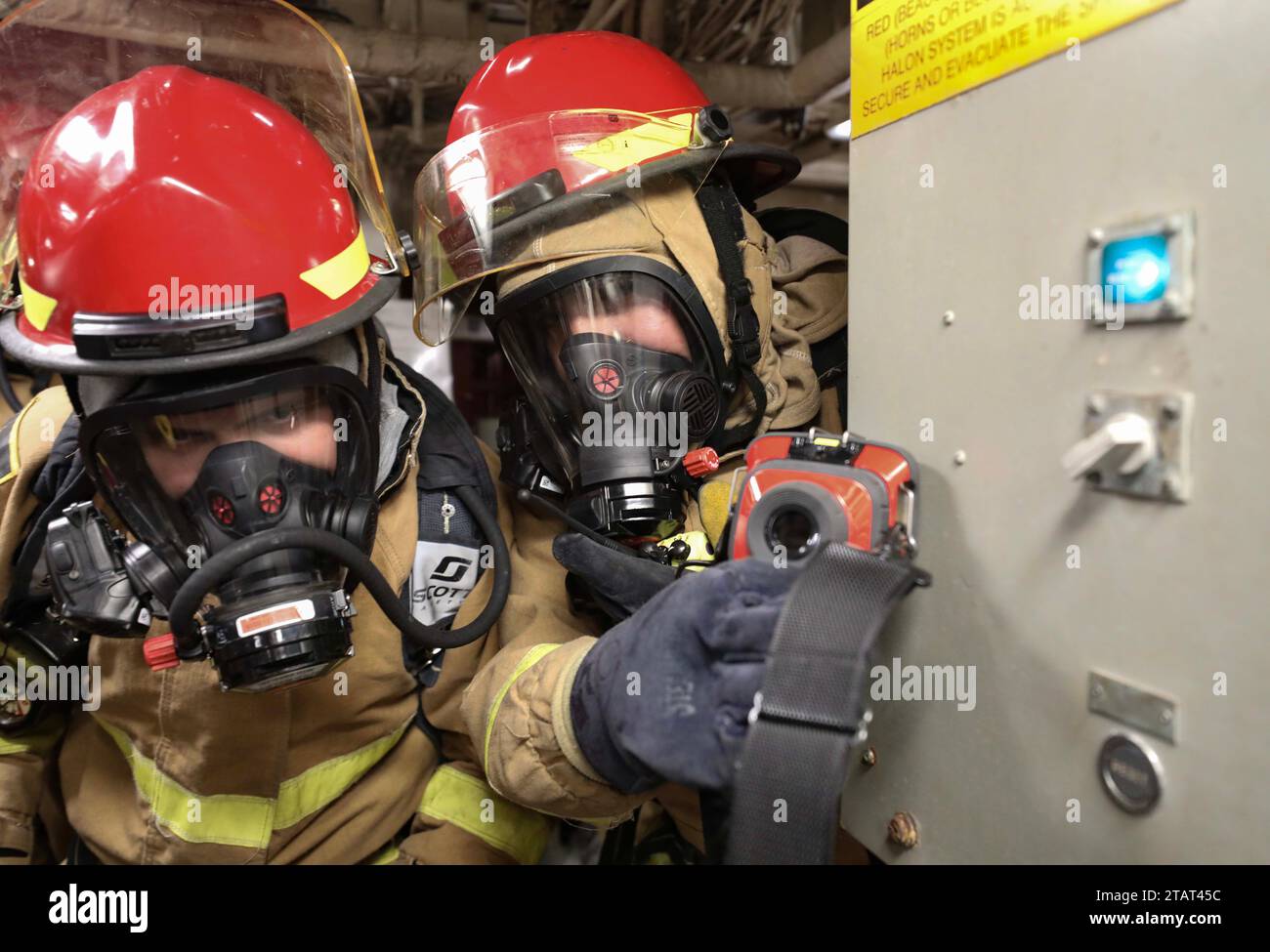 U s navy damage control fireman hi-res stock photography and images - Alamy