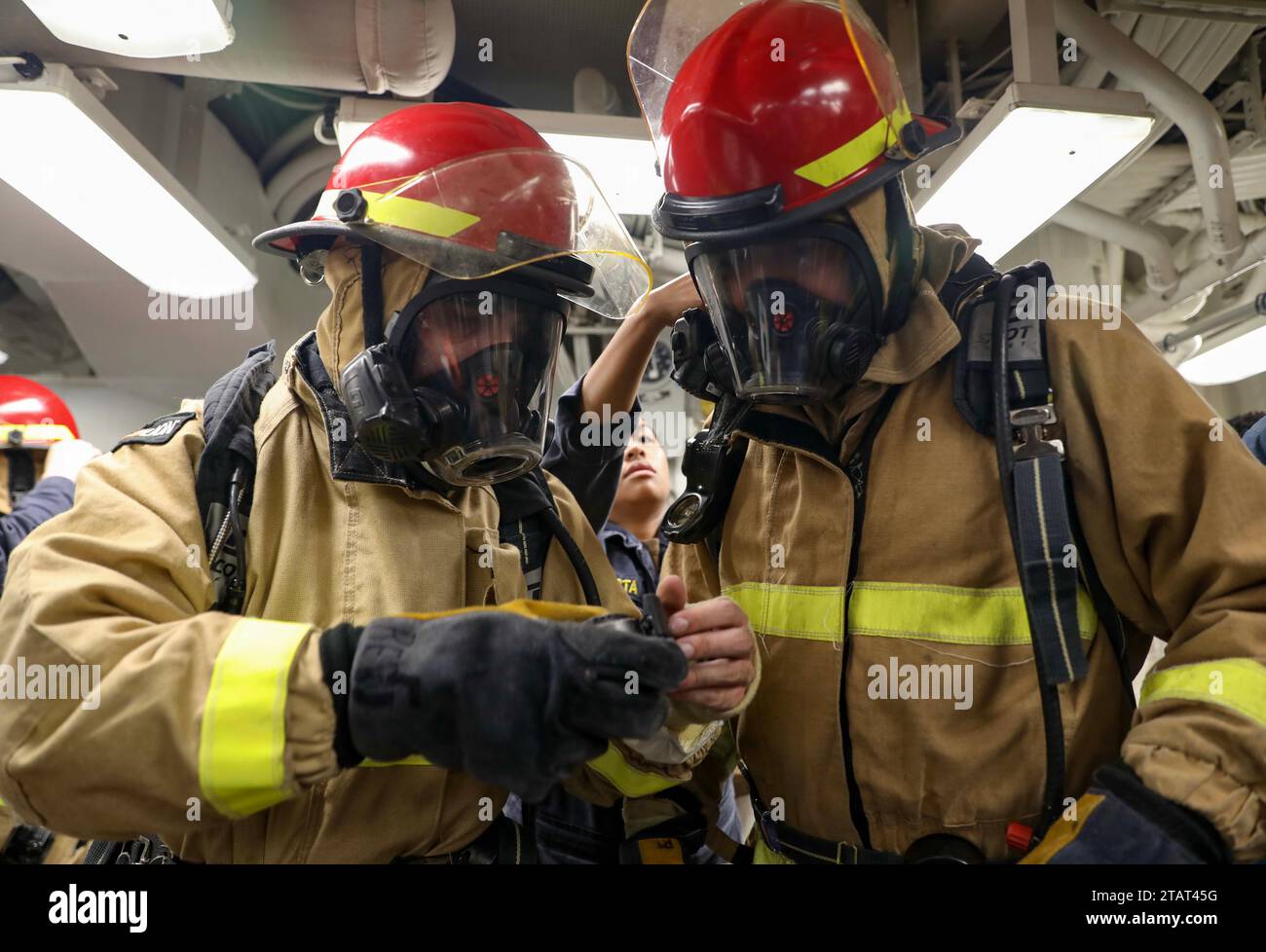 U s navy damage control fireman hi-res stock photography and images - Alamy