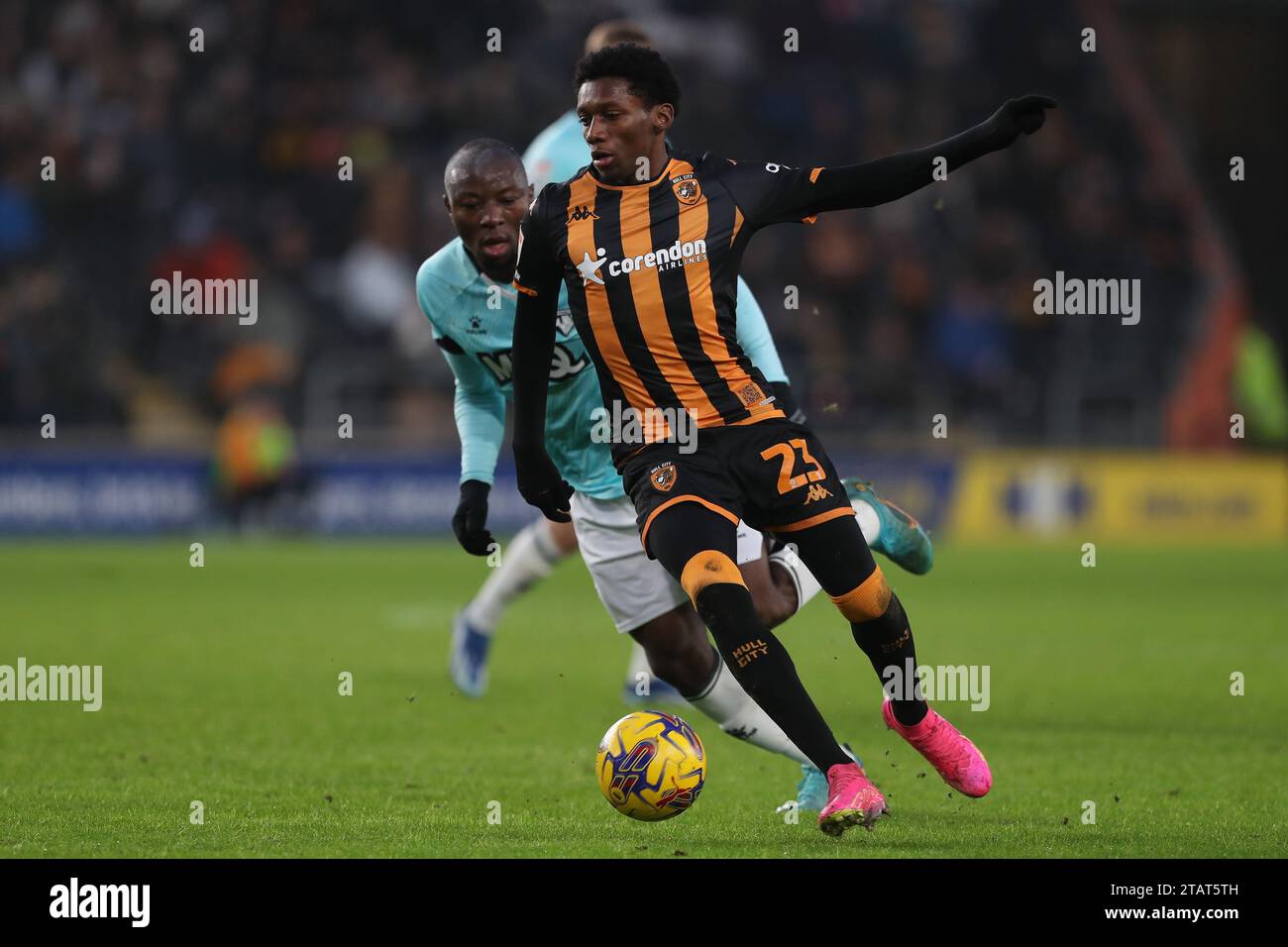 Hull City's Jaden Philogene-Bidace and Edo Kayembe of Watford during ...