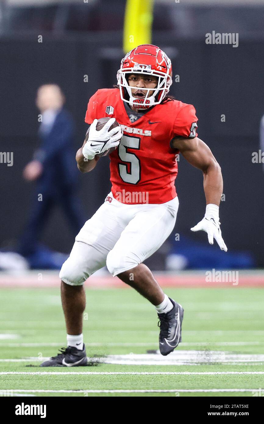 December 02, 2023: UNLV Rebels running back Vincent Davis Jr. (5) runs ...