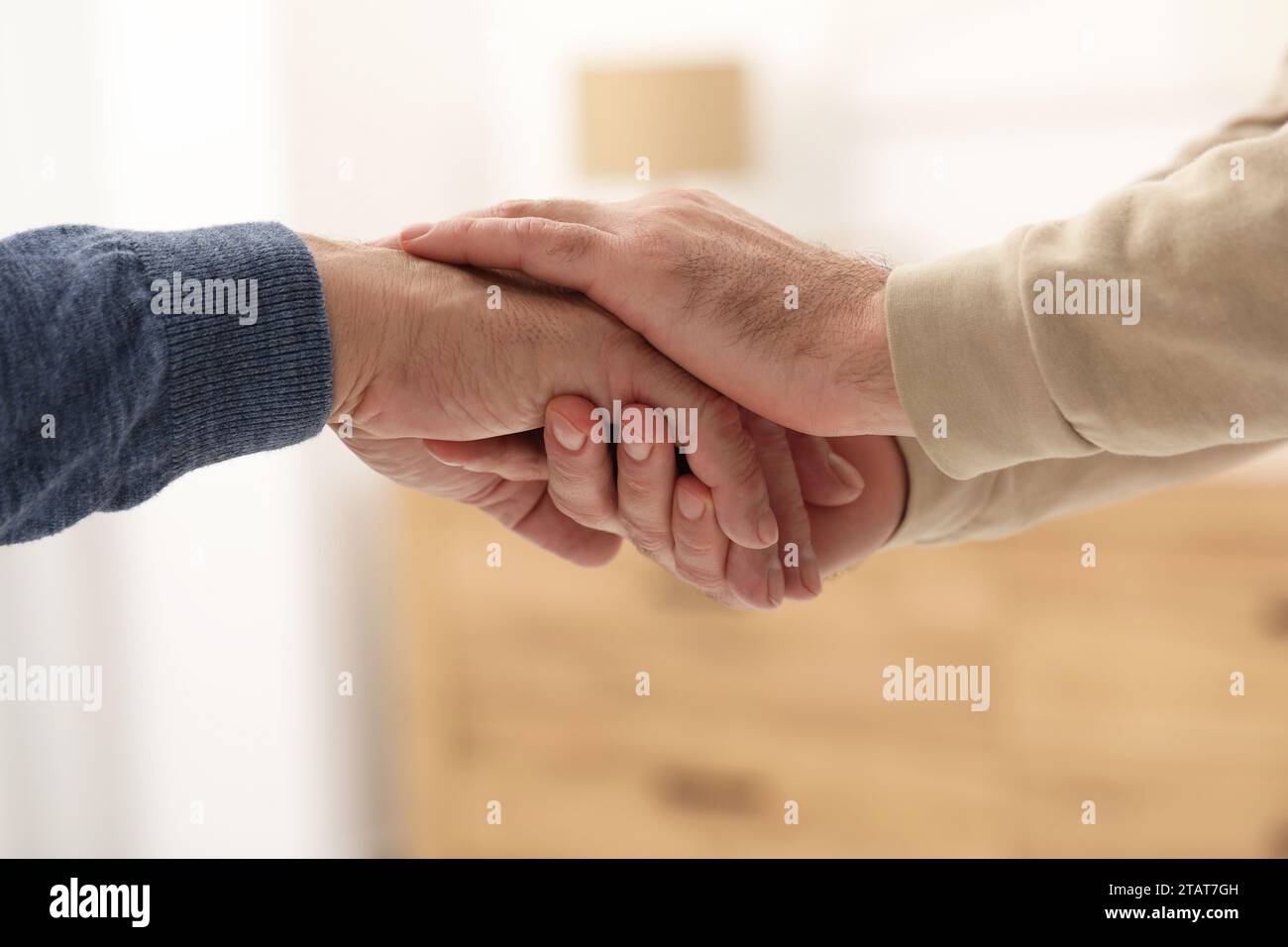 Joining of two hands hi-res stock photography and images - Alamy