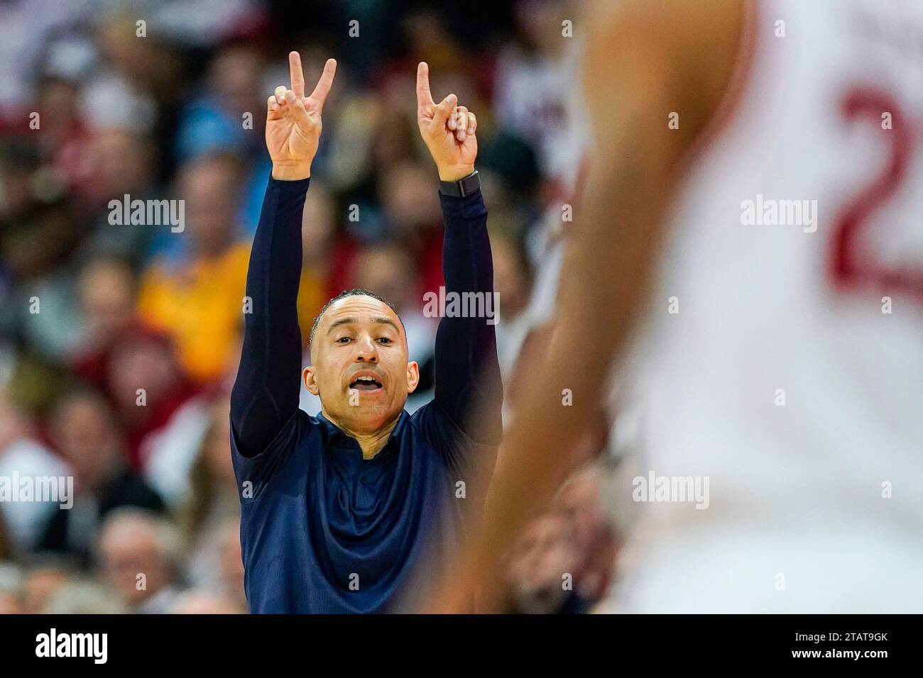 Marquette coach Shaka Smart against Wisconsin during the first half of ...