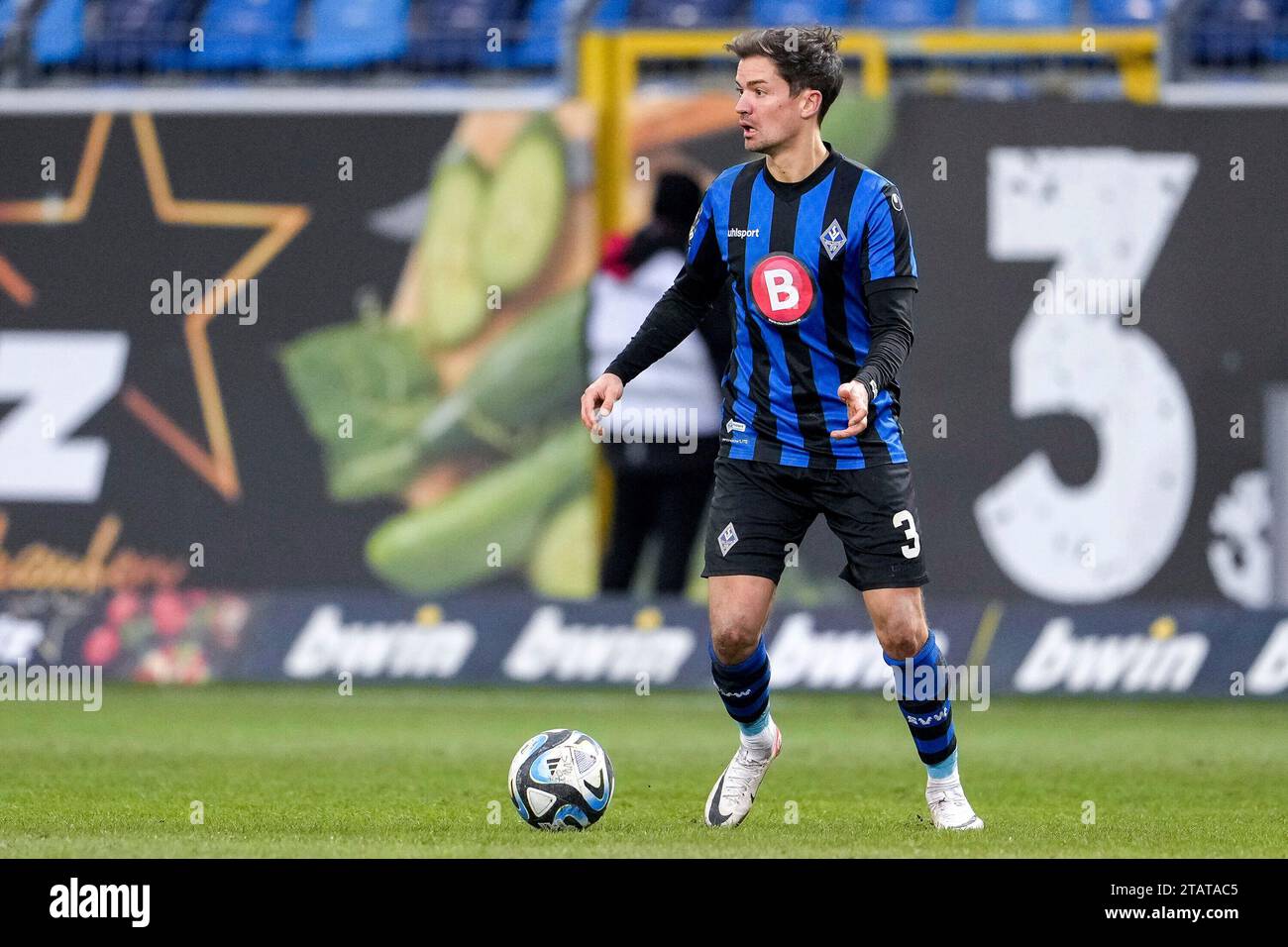 Mannheim, Deutschland. 02nd Dec, 2023. Julian Riedel (SVWM, 3), am Ball ...