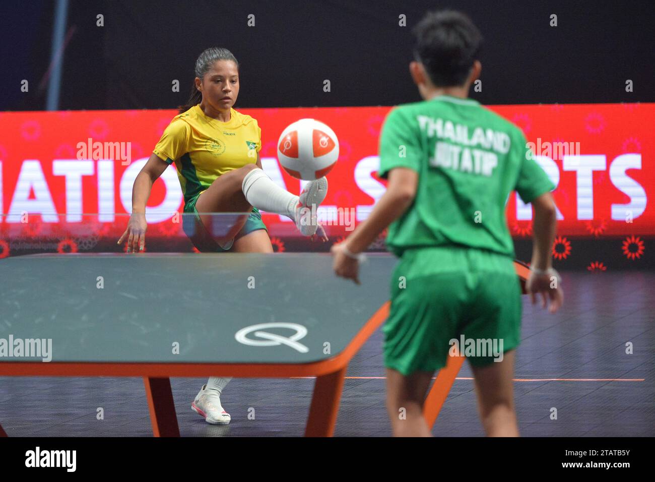 Bangkok, Thailand. 2nd Dec, 2023. Rafaella Fontes Gimenez (L) returns ...