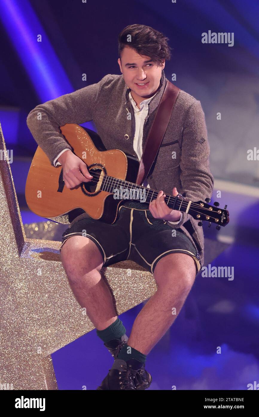 Suhl, Germany. 02nd Dec, 2023. Chris Steger appears in the live show ...