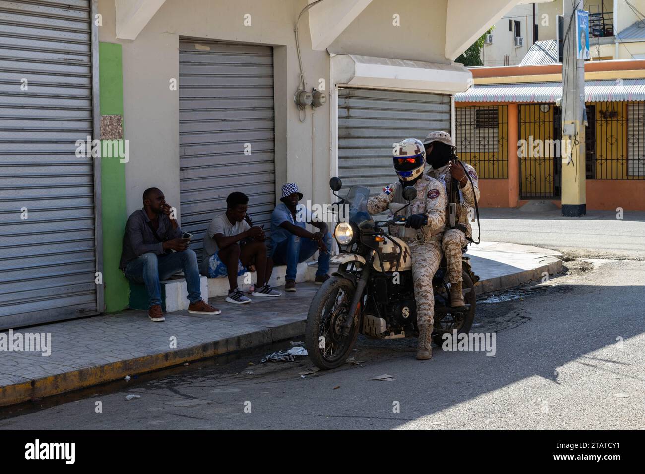 Soldiers from the Specialized Border Security Corps patrol the city in ...