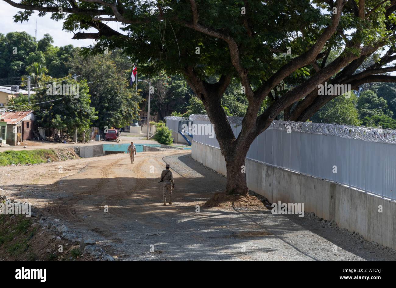 Soldiers patrol the Dominican Republic border wall in Dajabón ...