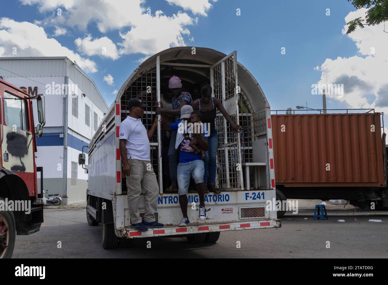 Dominican bus hi-res stock photography and images - Alamy