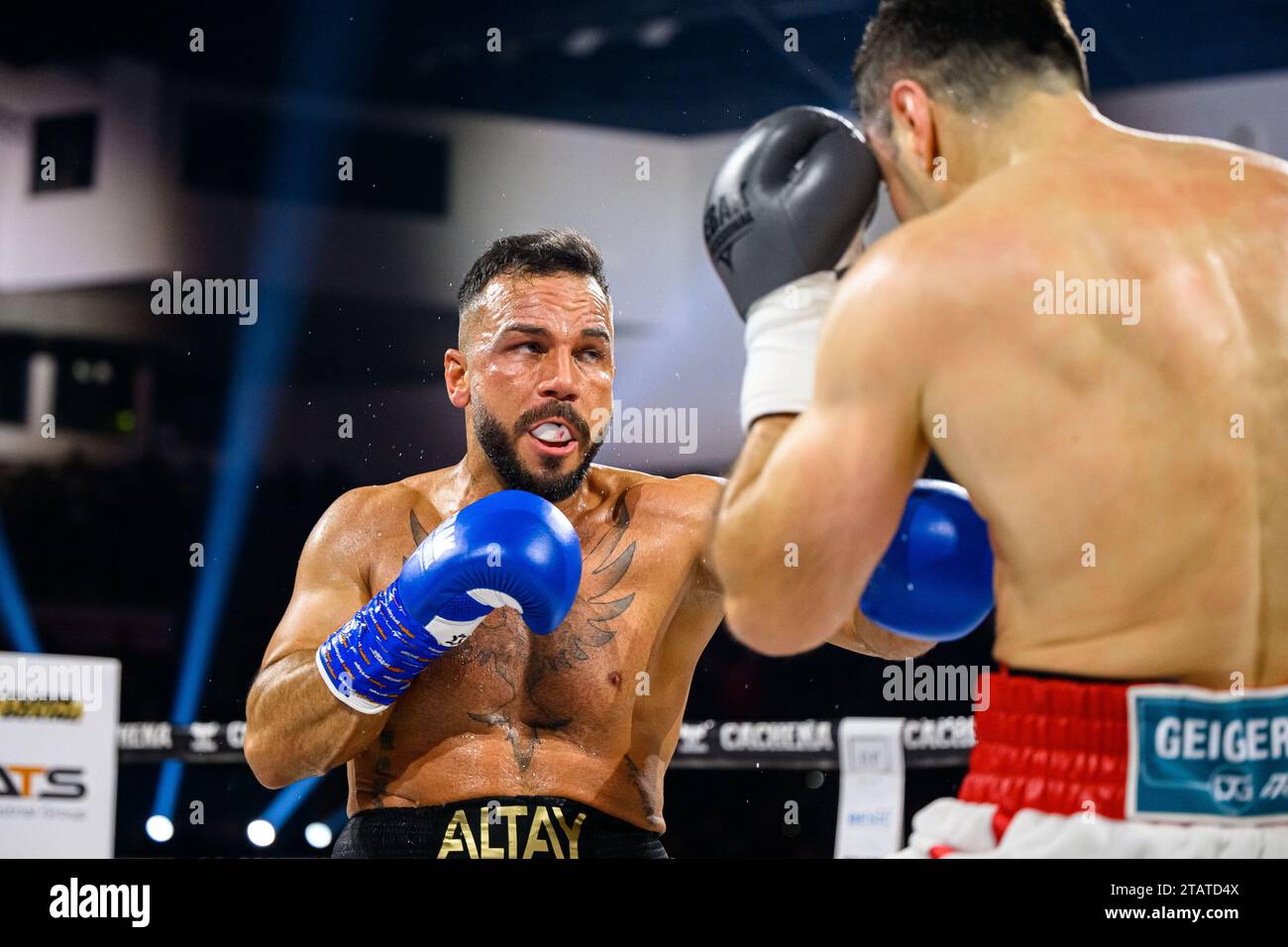 Ludwigsburg, Germany. 03rd Dec, 2023. Boxing: Light heavyweight, Felix ...