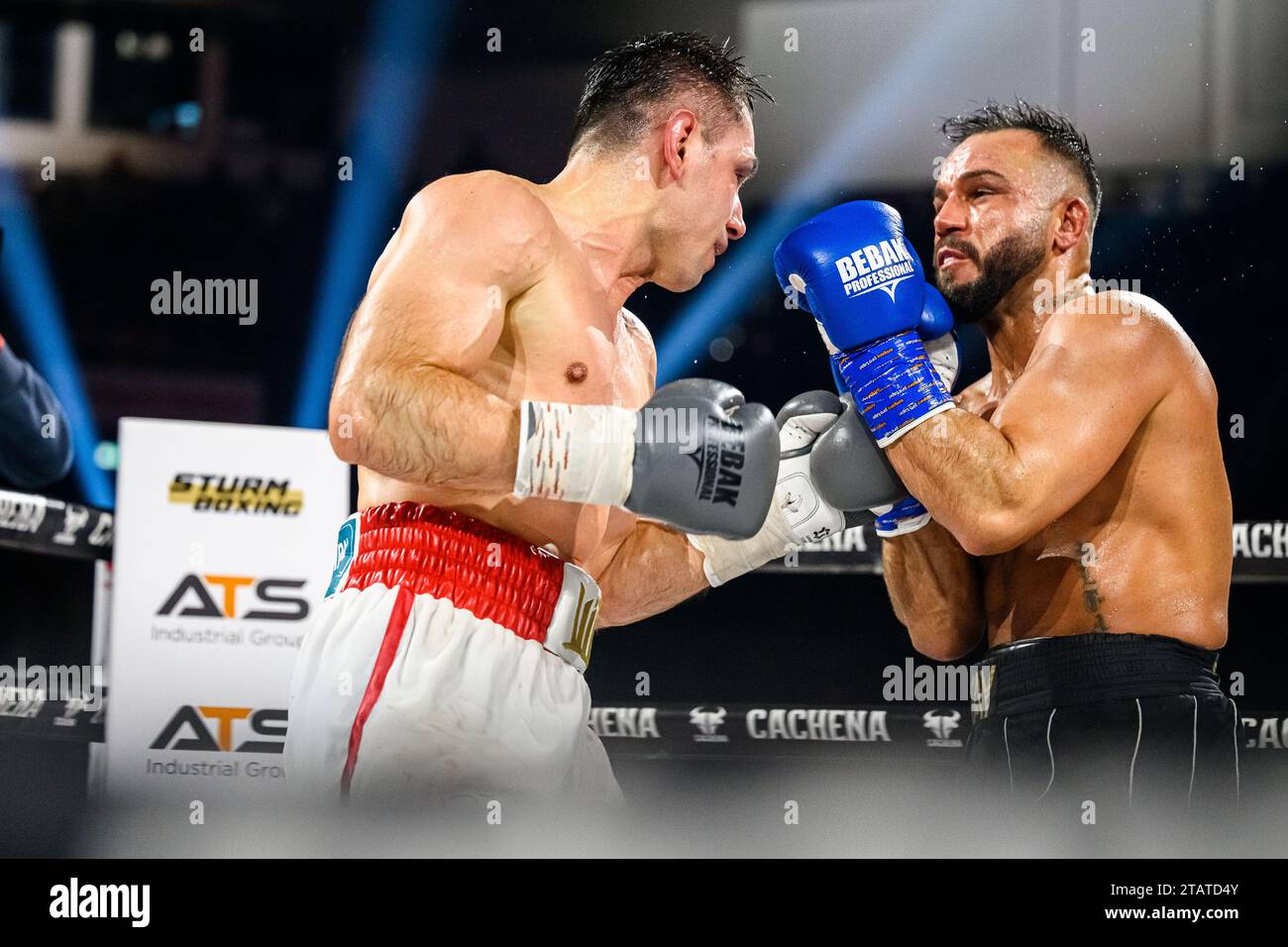 Ludwigsburg, Germany. 03rd Dec, 2023. Boxing: Light heavyweight, Felix ...