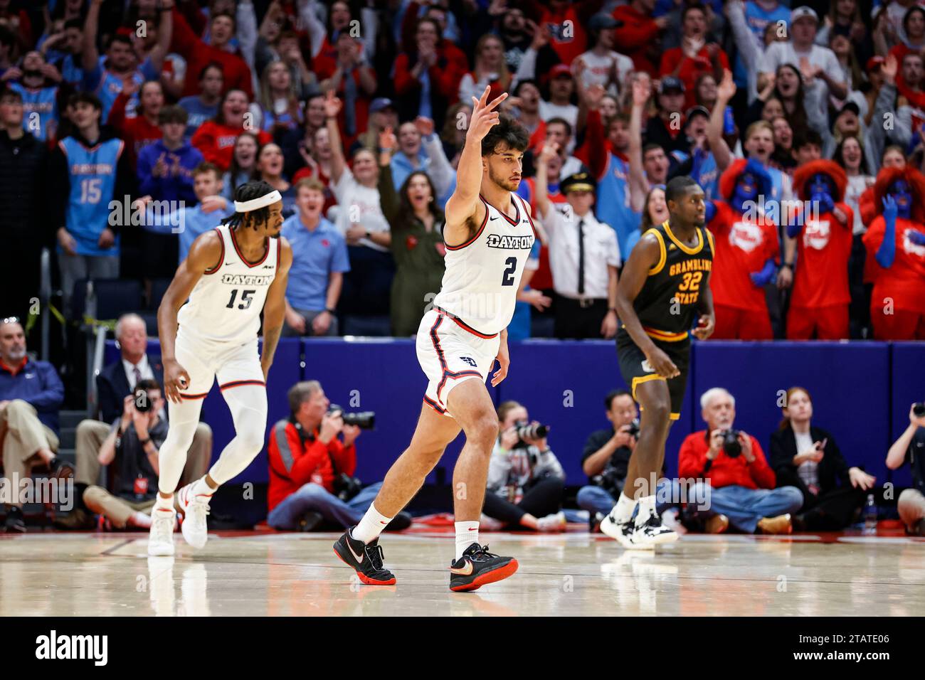 3 point shot basketball hi-res stock photography and images - Alamy