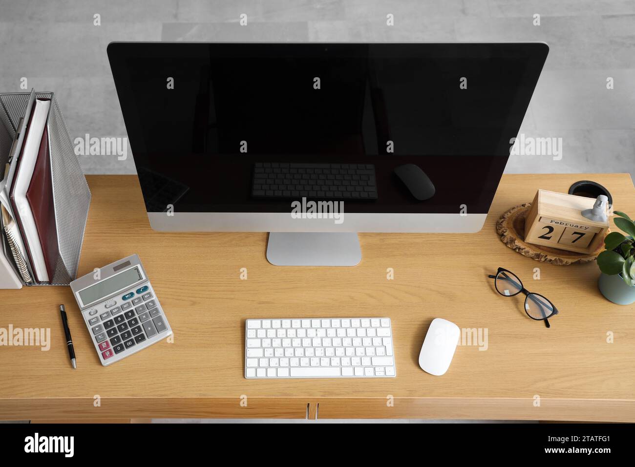 Blank computer monitor calculator hi-res stock photography and images ...