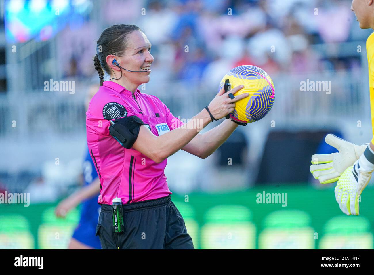Fort Lauderdale, USA, December 2, 2023, Referee: Marie-Soleil Beaudoin ...