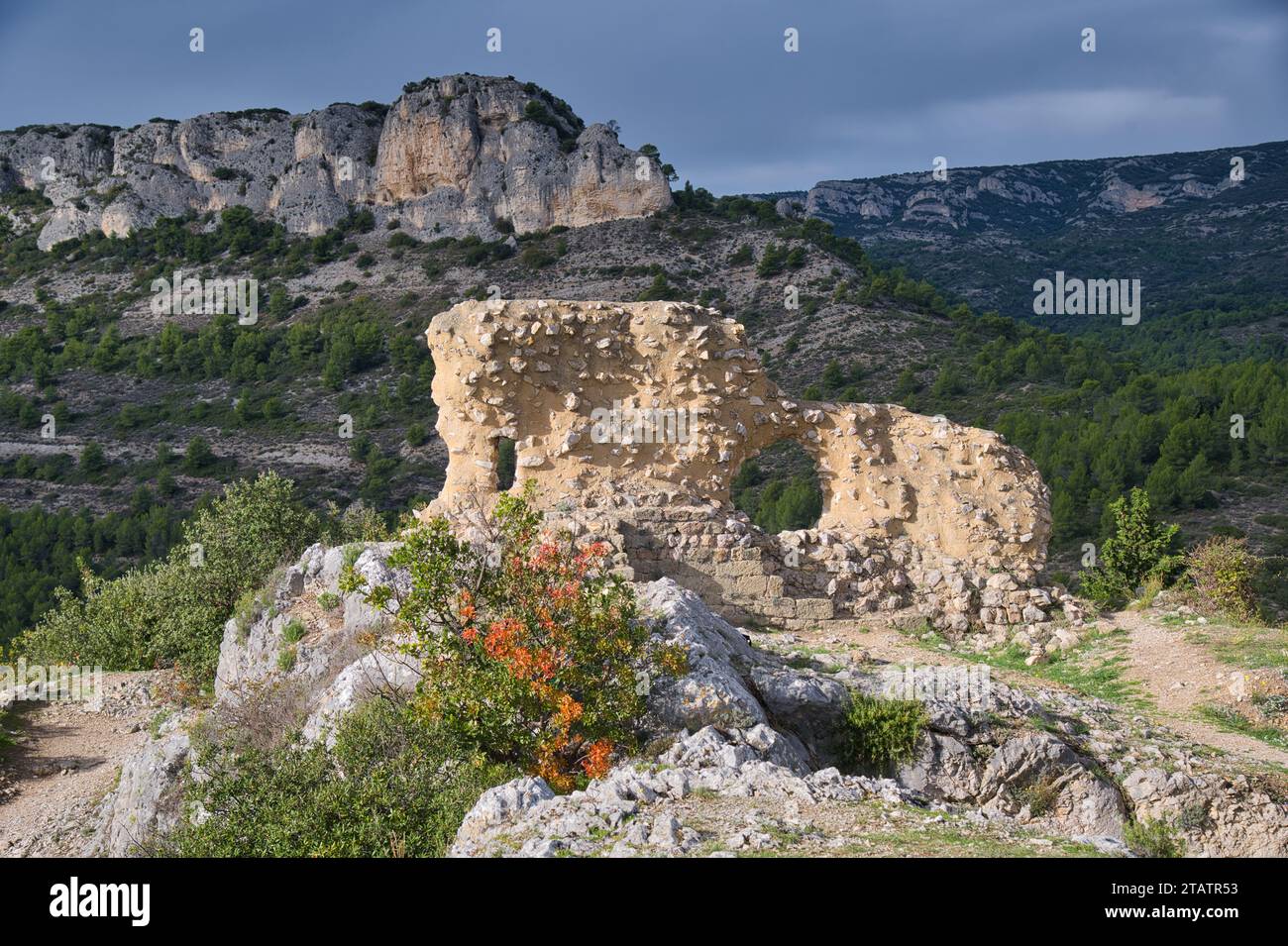 Merindol and it's ancient castle ruin in Provence Stock Photo - Alamy