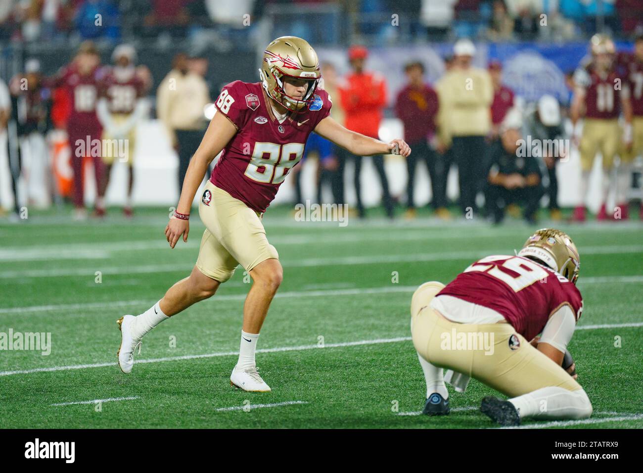 Charlotte, North Carolina, USA. 3rd Dec, 2023. Florida State kicker ...