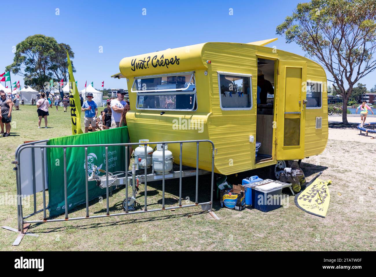 Australia Christmas market in Narrabeen Sydney, yellow caravan cooking ...
