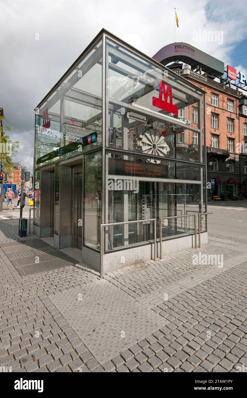 Metro elevator hi-res stock photography and images - Alamy