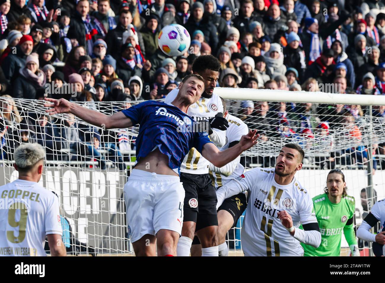 Kiel, Germany. 02nd Dec, 2023. Soccer: Bundesliga 2, Holstein Kiel - SV ...