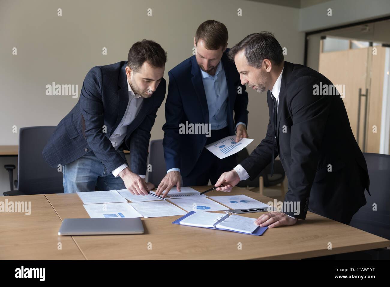 Joint analysis hi-res stock photography and images - Alamy