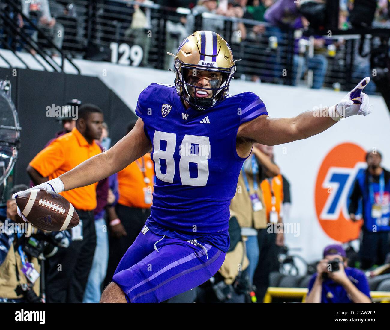 Allegiant Stadium. 01st Dec, 2023. NV U.S.A. Washington tight end ...