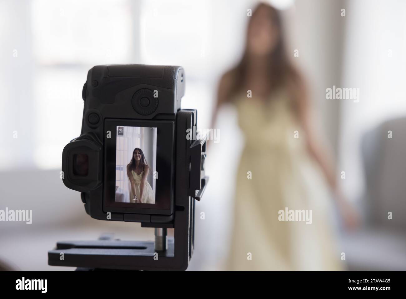 Woman photoshooting, dslr camera close up screen view Stock Photo - Alamy