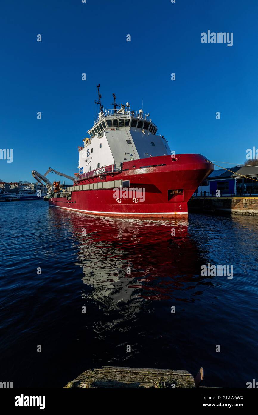 Sea Admiral, a service vessel (avlusningsbåt) for aqua, fish farming ...