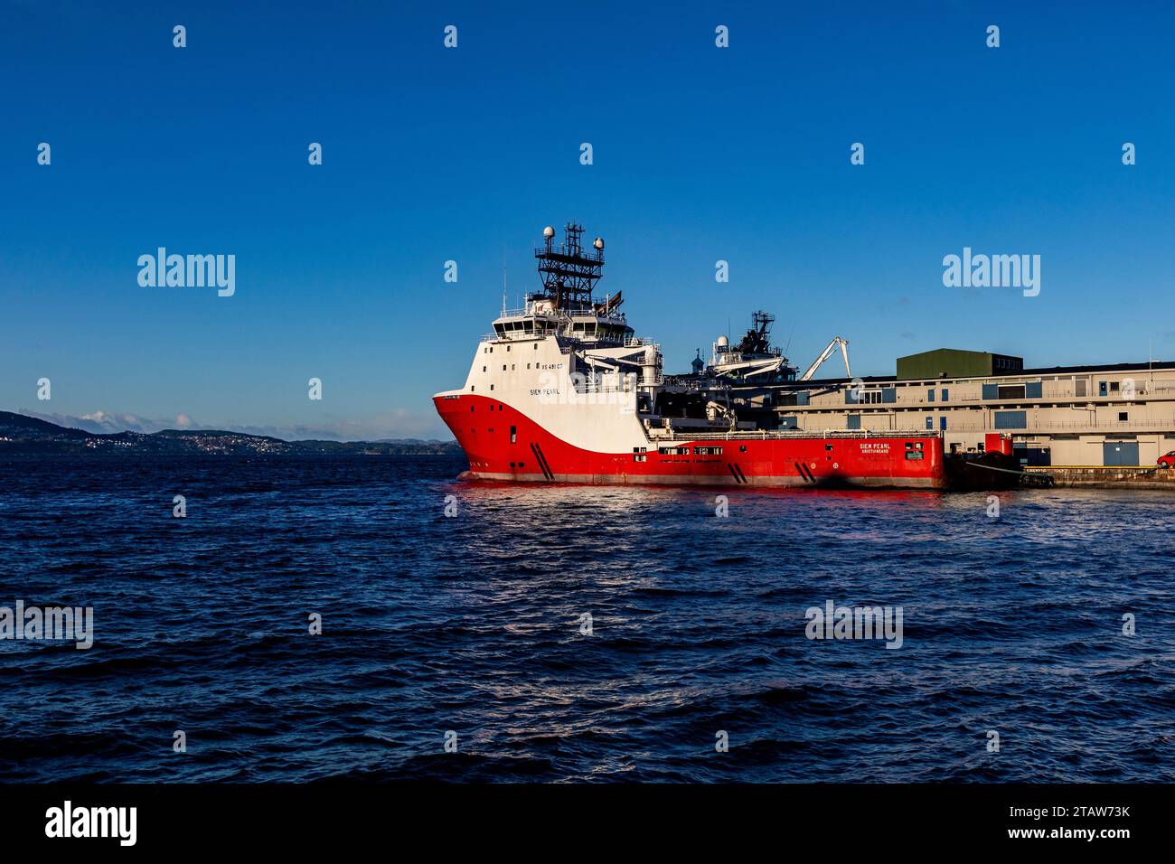 Offshore AHTS anchor handling tug supply vessel Siem Pearl at ...