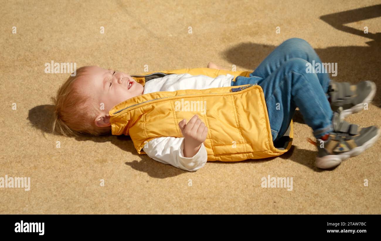 Baby cry school hi-res stock photography and images - Alamy