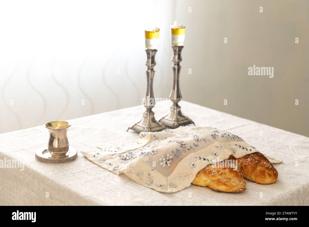 Shabbat table setting hi-res stock photography and images - Alamy