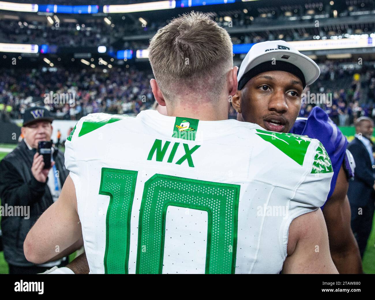 December 01 2023 Las Vegas, NV U.S.A. Washington quarterback Michael Penix Jr. (9) and Oregon ...