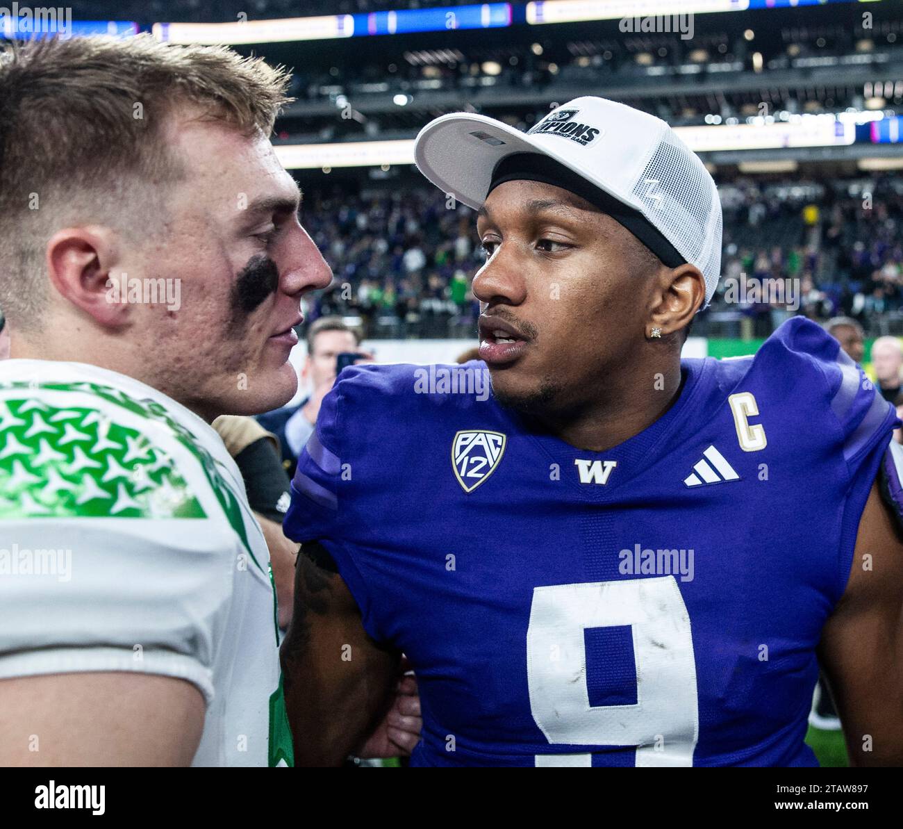 December 01 2023 Las Vegas, NV U.S.A. Washington quarterback Michael Penix Jr. (9) and Oregon ...
