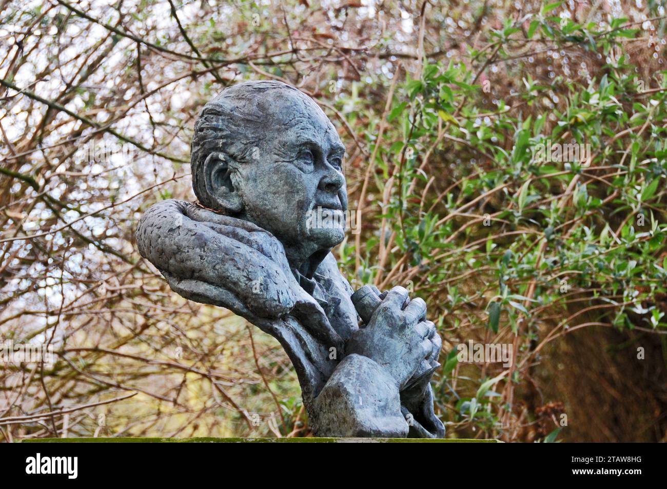 Around the UK - Statue of Sir Peter Markham Scott, British ...