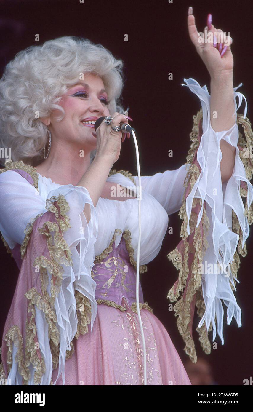Superstar Dolly Parton performing onstage at a concert during her 1978 ...